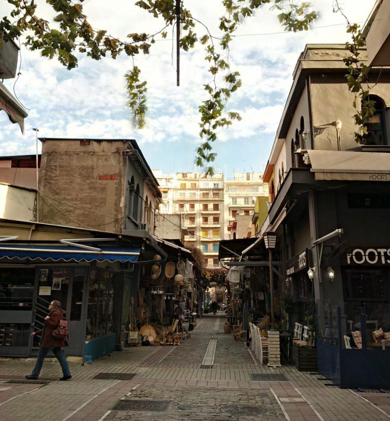 Το νέο δημιουργικό πρόσωπο της οδού Παπαμάρκου | Parallaxi Magazine
