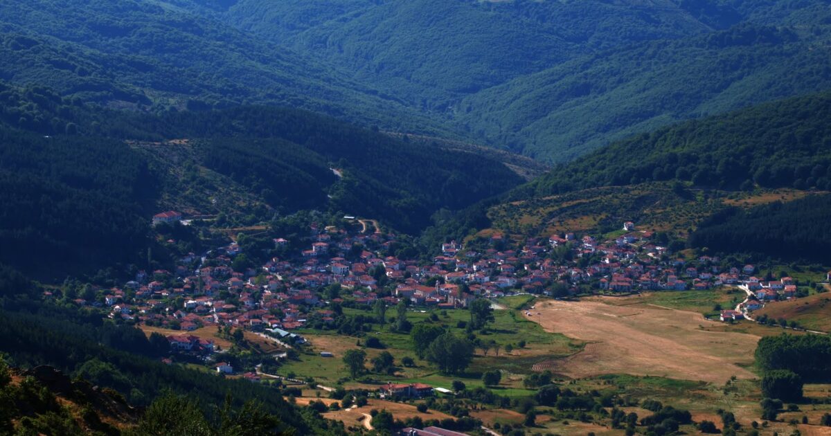 Το κεφαλοχώρι που εξελίσσεται σε τουριστικό προορισμό 2 ώρες μακριά από ...