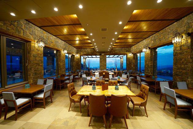 Το απόλυτο forest bar-restaurant με τη Θεσσαλονίκη πιάτο! | Parallaxi ...