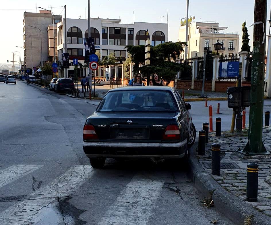 Πόσες μέρες θα αφήσει το αυτοκίνητο αυτό εκεί η Τροχαία; | Parallaxi ...