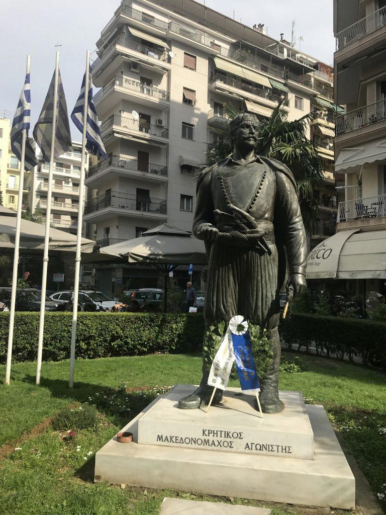 Ανακάλυψε τα γλυπτά της πόλης: Κρητικός Μακεδονομάχος και Ιωάννης ...