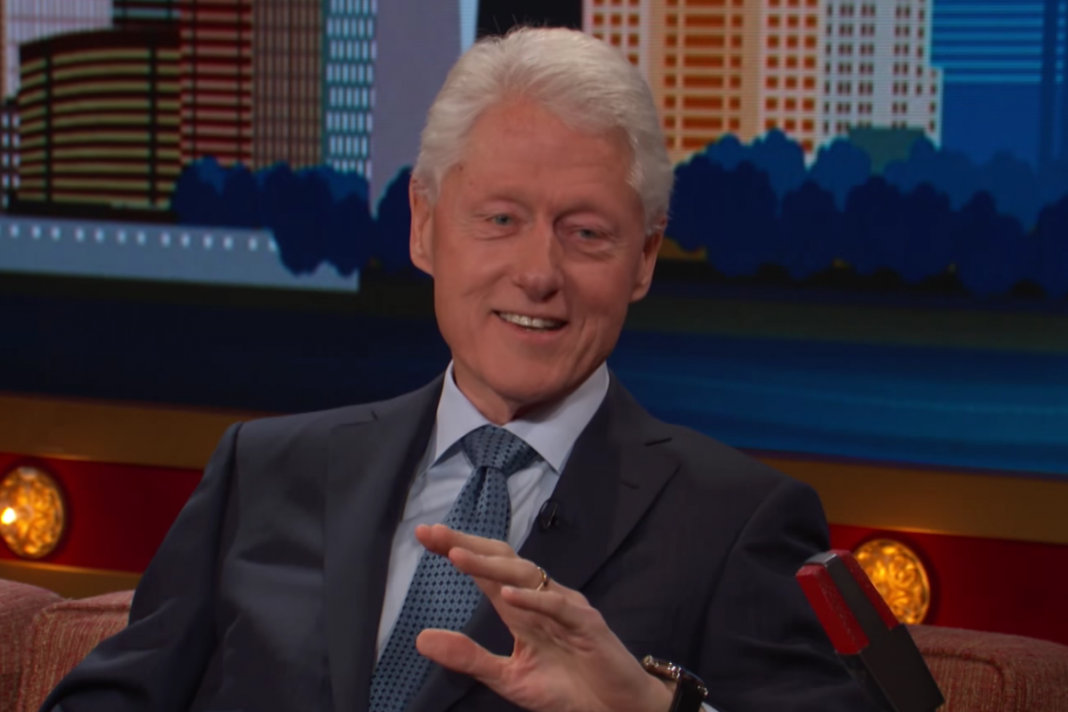 Νέα σειρά podcast από τον Bill Clinton | Parallaxi Magazine