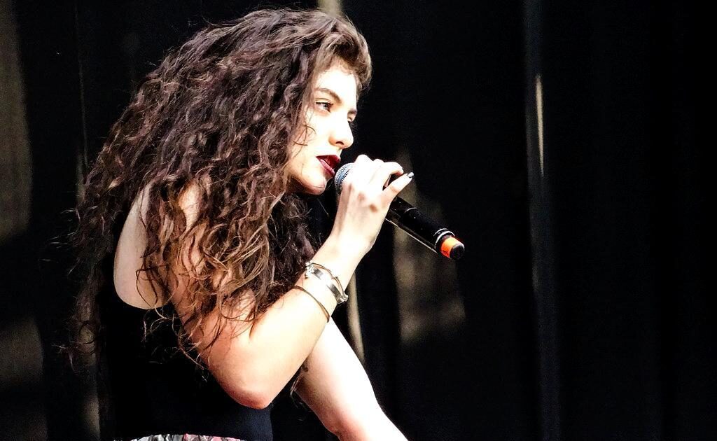 Η Lorde εξηγεί το viral video από συναυλία του 2017 | Parallaxi Magazine