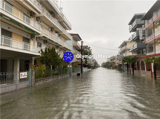 Κακοκαιρία Άριελ: Στην Κατερίνη «Ποτάμια» οι δρόμοι – Στην Πιερία ...