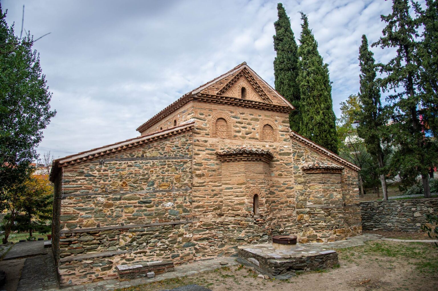 Άγιος Νικόλαος Ορφανός: Στο ναό – μικρό παράδεισο της Άνω Πόλης ...