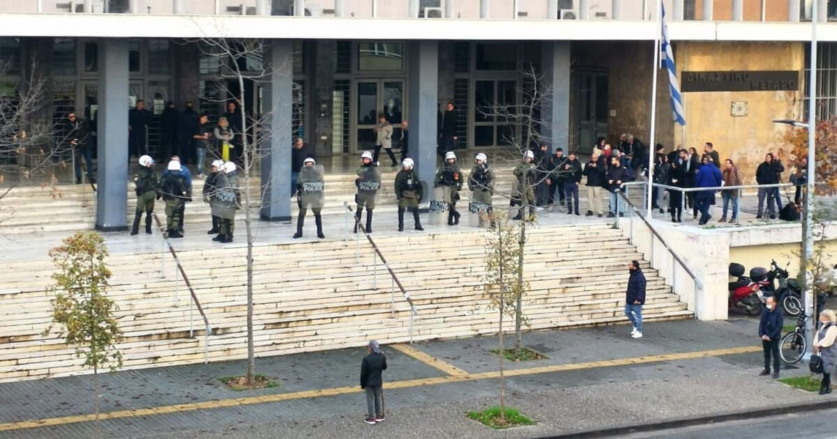 Θεσσαλονίκη: Στα δικαστήρια οι γονείς του 16χρονου που πυροβολήθηκε ...