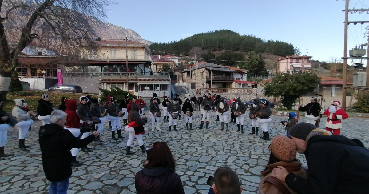 Τρίκαλα: Ένα πρωτοχρονιάτικο έθιμο με ρίζες αιώνες πίσω | Parallaxi ...