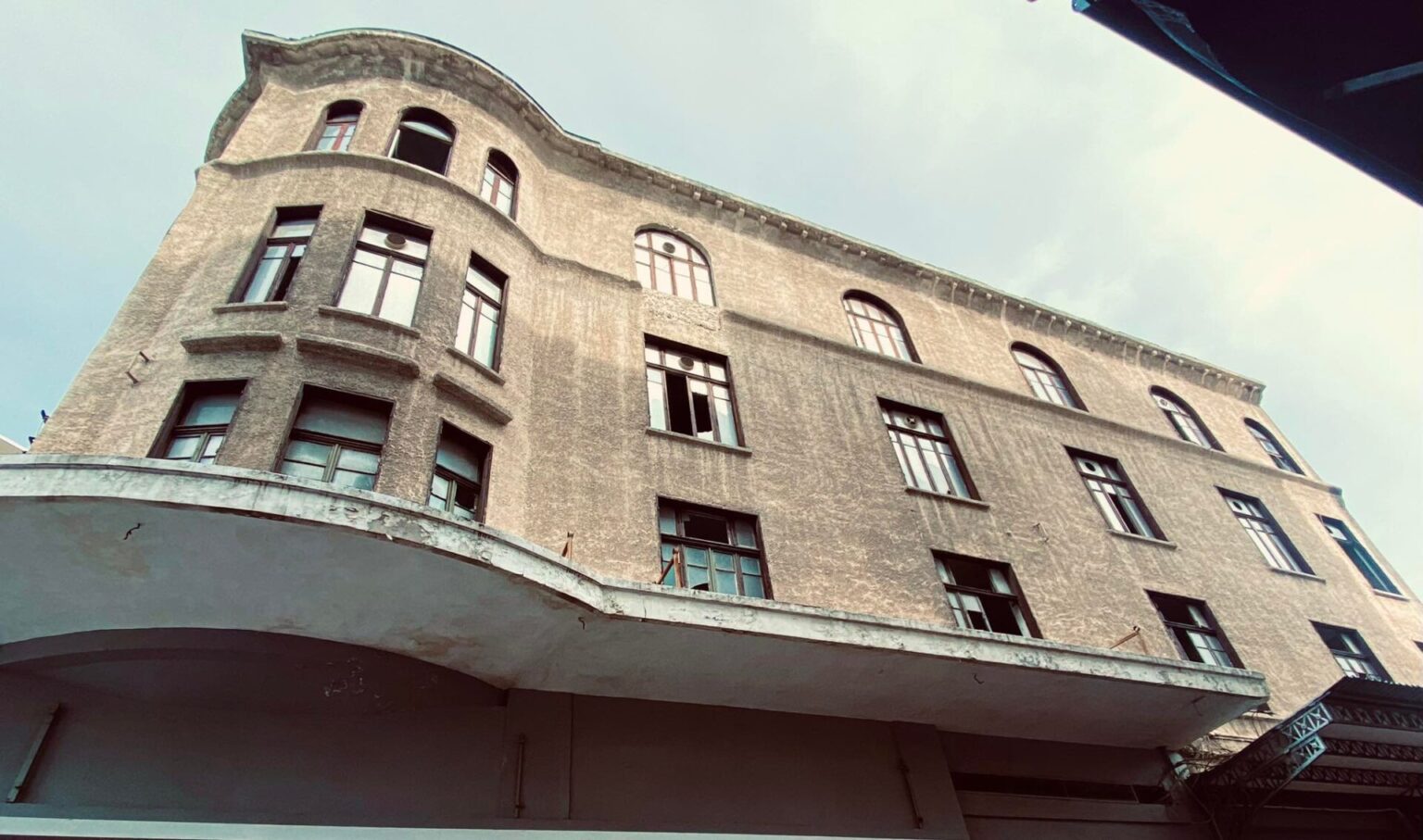 Πωλήθηκε εμβληματικό κτίριο της Βενιζέλου | Parallaxi Magazine