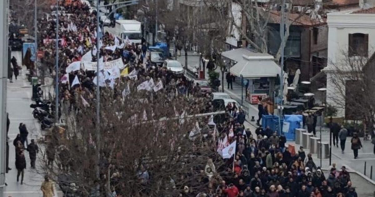 Θεσσαλονίκη: Μεγάλη πορεία διαμαρτυρίας για το δυστύχημα στα Τέμπη ...