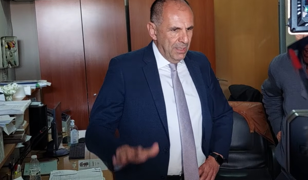 “Η Ελλάδα τηρεί συνεπή στάση” – Γεραπετρίτης «αδειάζει» Μπακογιάννη για ...