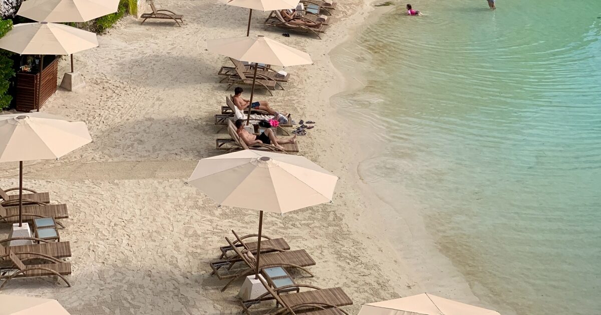 Ιστορίες βγαλμένες από beach bar | Parallaxi Magazine