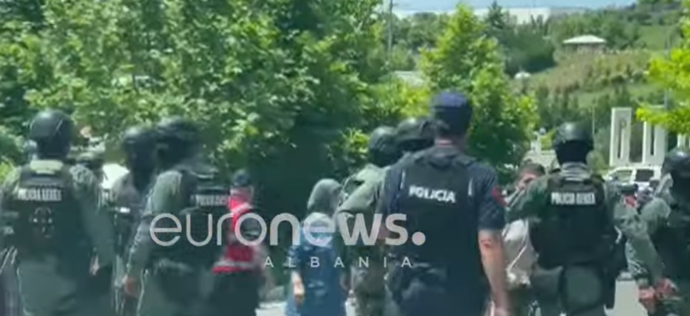 Αλβανία: Έφοδος της αστυνομίας σε καταυλισμό Ιρανών – Ένας νεκρός και ...
