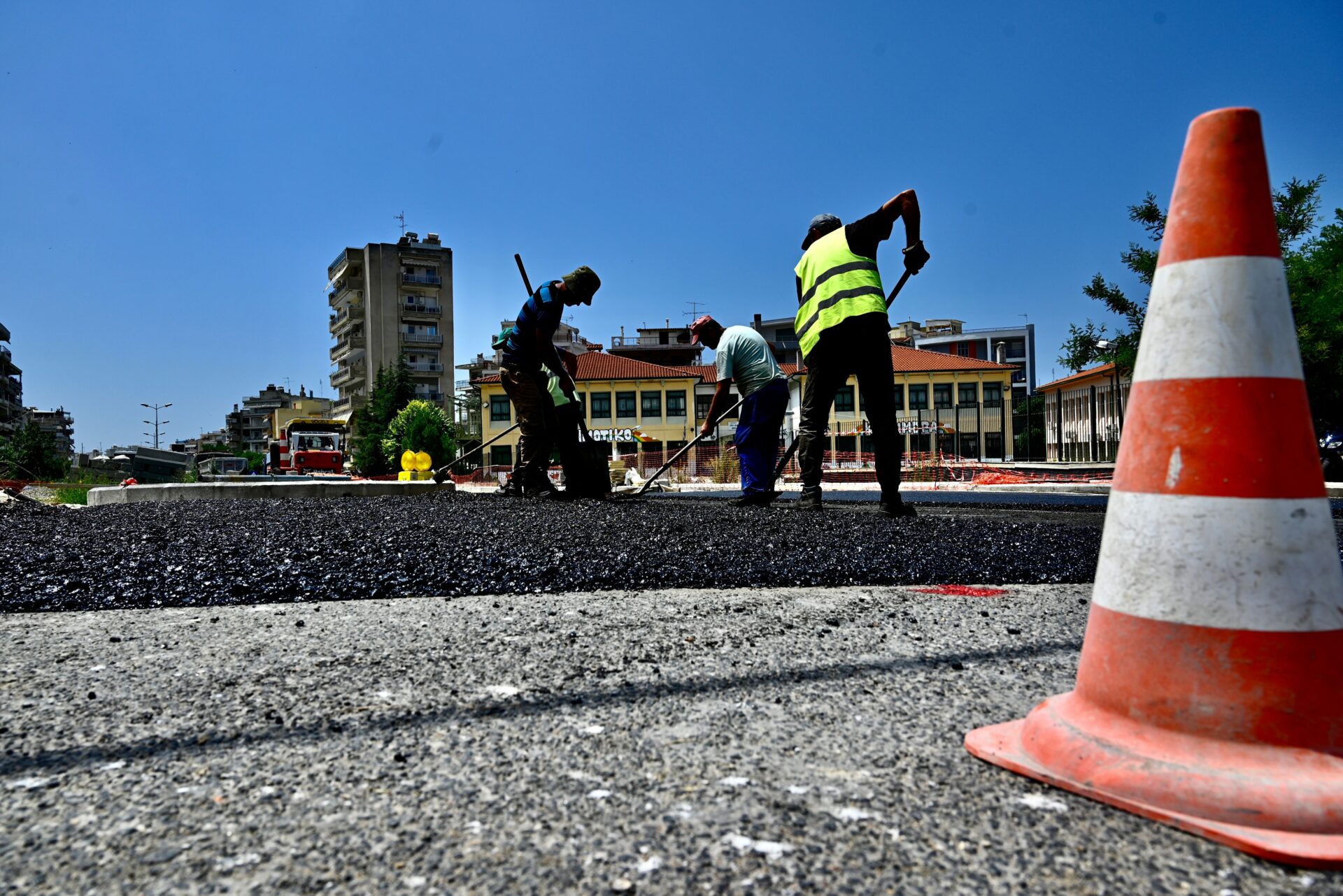 Θεσσαλονίκη: Εργασίες ασφαλτόστρωσης σε τμήματα των οδών Αγ. Δημητρίου ...