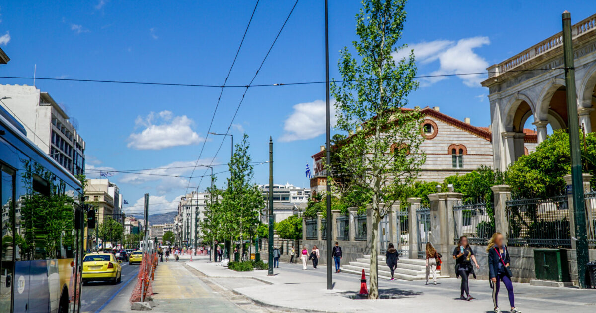Αθήνα: Χωρίς τραπεζοκαθίσματα η οδός Πανεπιστημίου – Εγκρίθηκε η ...