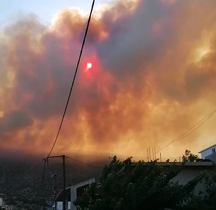 Έκτος ελέγχου η φωτιά στην Βοιωτία – Δύο μέτωπα στην Εύβοια | Parallaxi ...