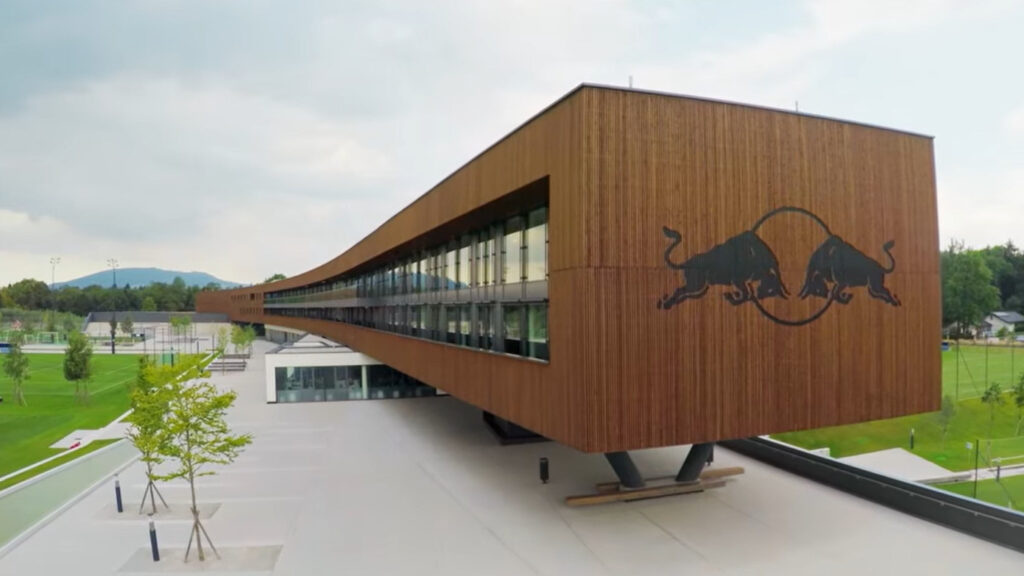 Στην πατρίδα του Red Bull τα πράγματα γίνονται αλλιώς… | Parallaxi Magazine