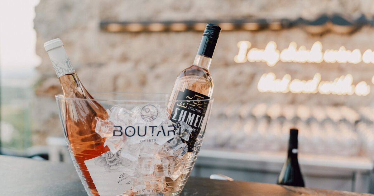 Boutari: Το ταξίδι της οινοποιίας ξεκινάει από τη Νάουσα | Parallaxi ...