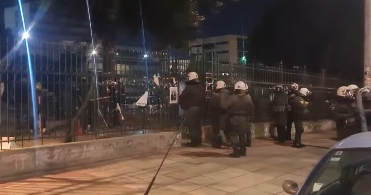 Θεσσαλονίκη: 20 προσαγωγές για τα χθεσινά επεισόδια έξω από το ΑΠΘ ...
