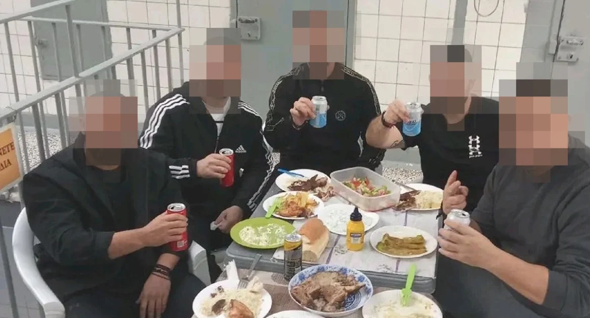 Φυλακές Κορυδαλλού: Έρευνα για το ρεβεγιόν με φαγοπότι και κινητά ...