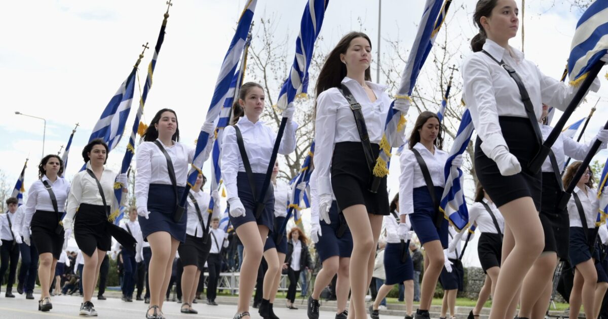 LIVE: Η μαθητική παρέλαση για την 25η Μαρτίου στη Θεσσαλονίκη ...