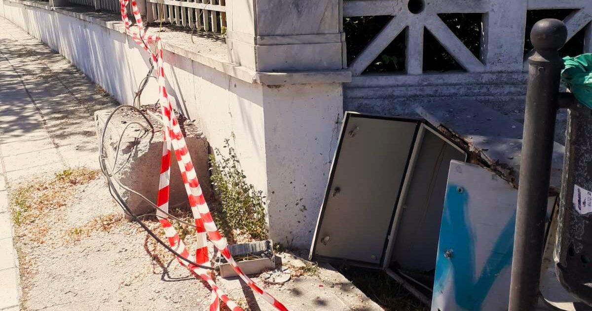 Θεσσαλονίκη: «Σώστε το Παλατάκι» – Κίνδυνος για τους περαστικούς με ...