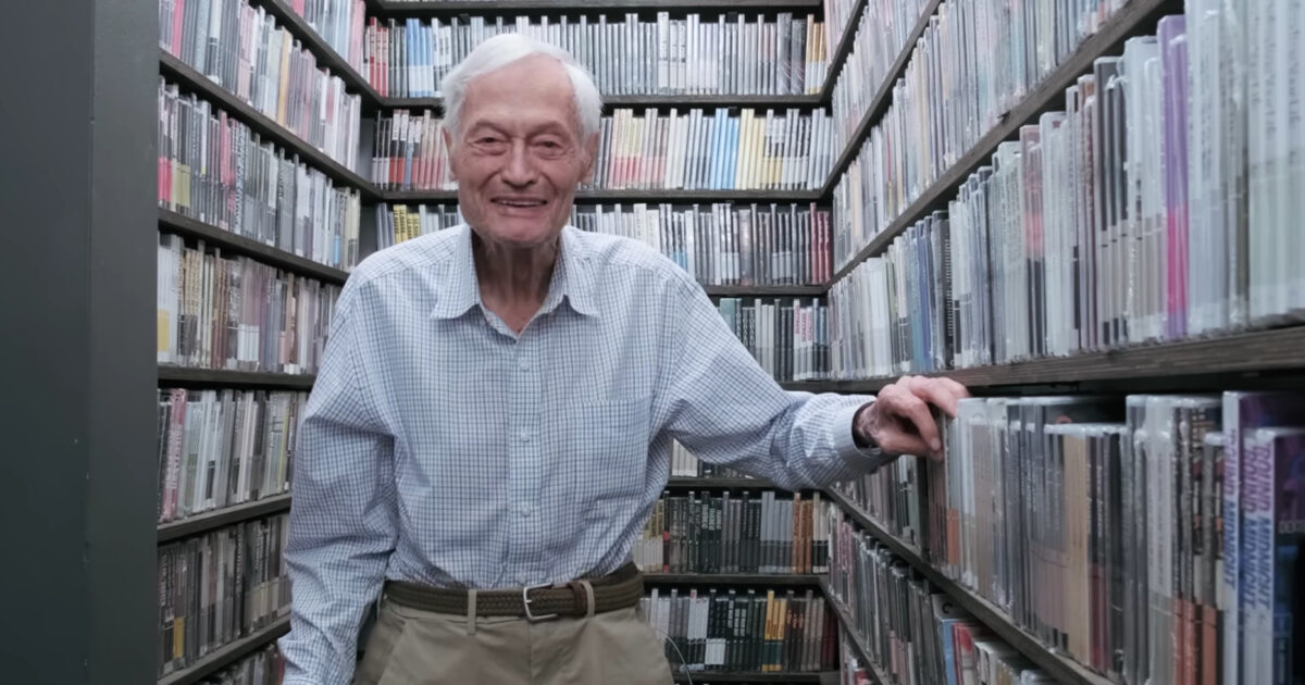 Έφυγε από τη ζωή ο Roger Corman, ο «βασιλιάς» των B Movies | Parallaxi ...