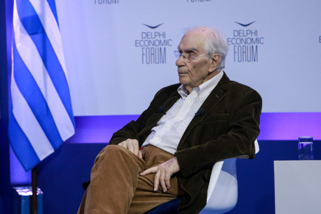 Έφυγε από τη ζωή ο καθηγητής φιλοσοφίας Χρήστος Γιανναράς | Parallaxi ...