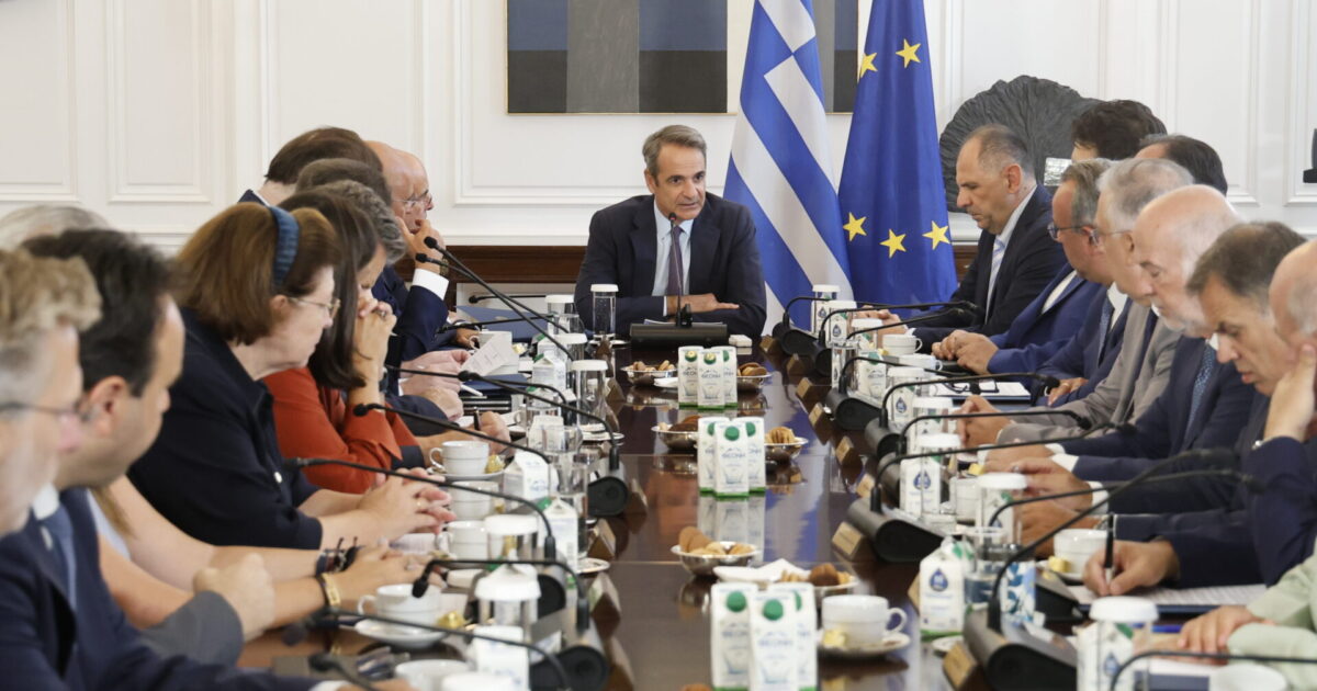 Αύριο ή το ΣΚ ο ανασχηματισμός-Τα σενάρια | Parallaxi Magazine