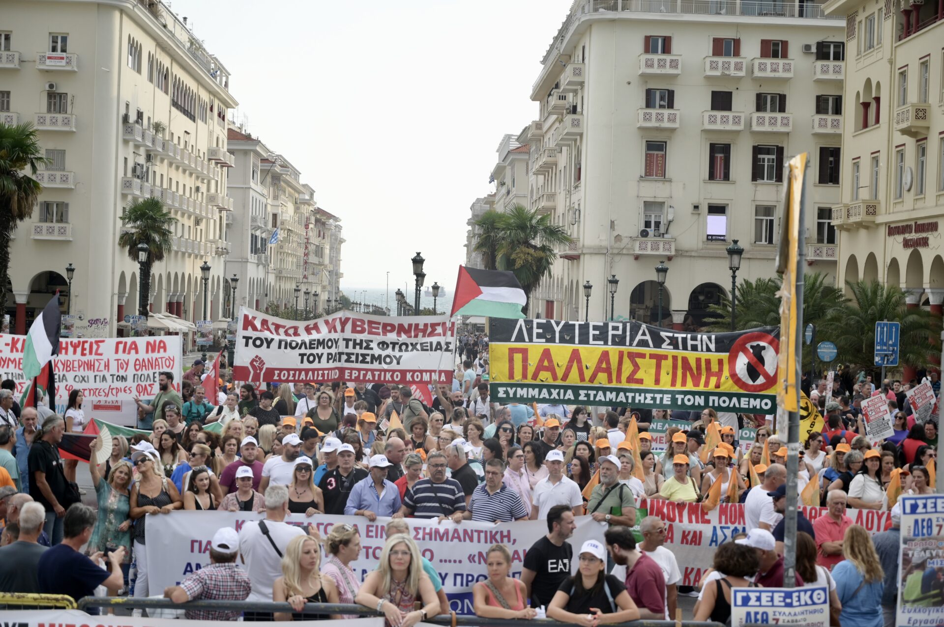88η ΔΕΘ: «Η ακρίβεια μας τσακίζει» – Πλήθος κόσμου στις πορείες της ...