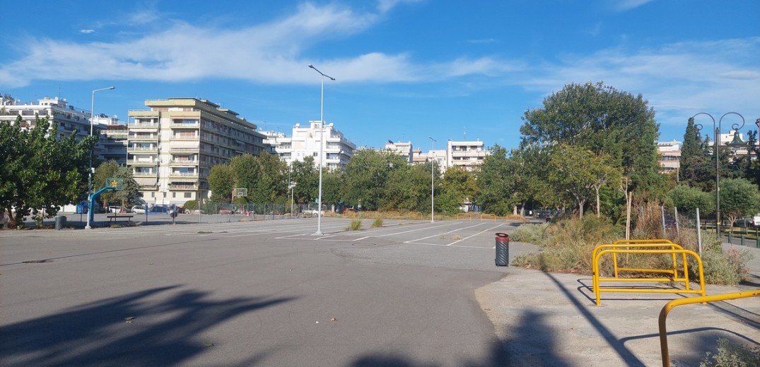 Θεσσαλονίκη: Το πάρκινγκ ποδηλάτων έγινε παρκινγκ ΙΧ – «Ανάσα» για ...