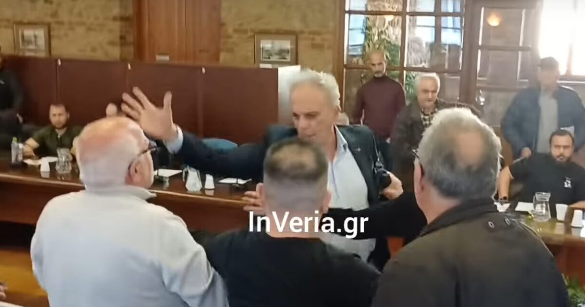 Χαμός στο Δημοτικό Συμβούλιο της Βέροιας – «Θα σου αστράψω μία ...