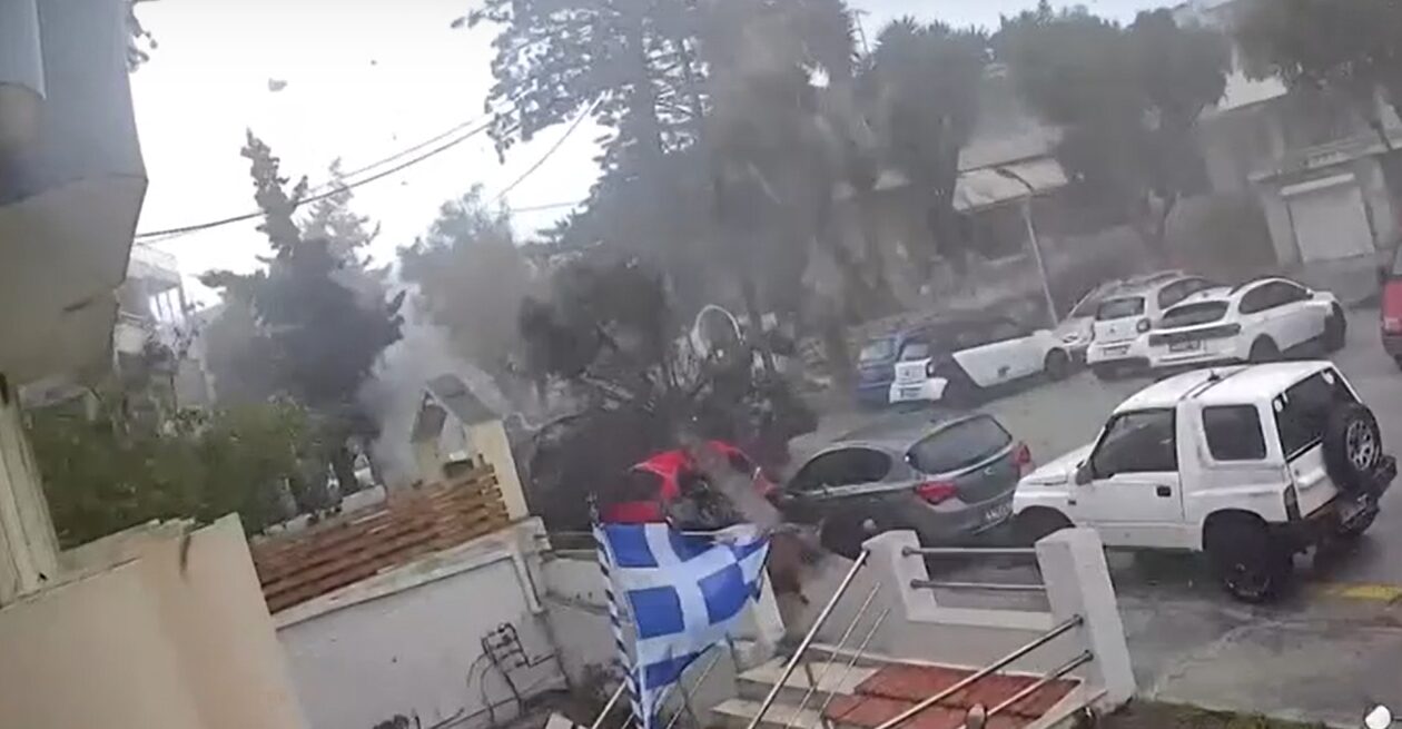Κακοκαιρία στη Ρόδο: Δέντρα έπεσαν σε αυτοκίνητα, ξηλώθηκαν ...