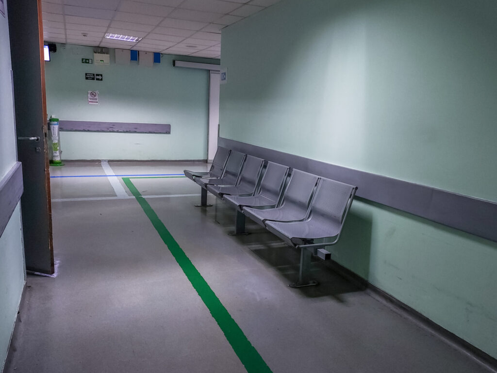Παιδίατρος ξεσπά σε λυγμούς και καταγγέλει πενθήμερη συνεχόμενη ...