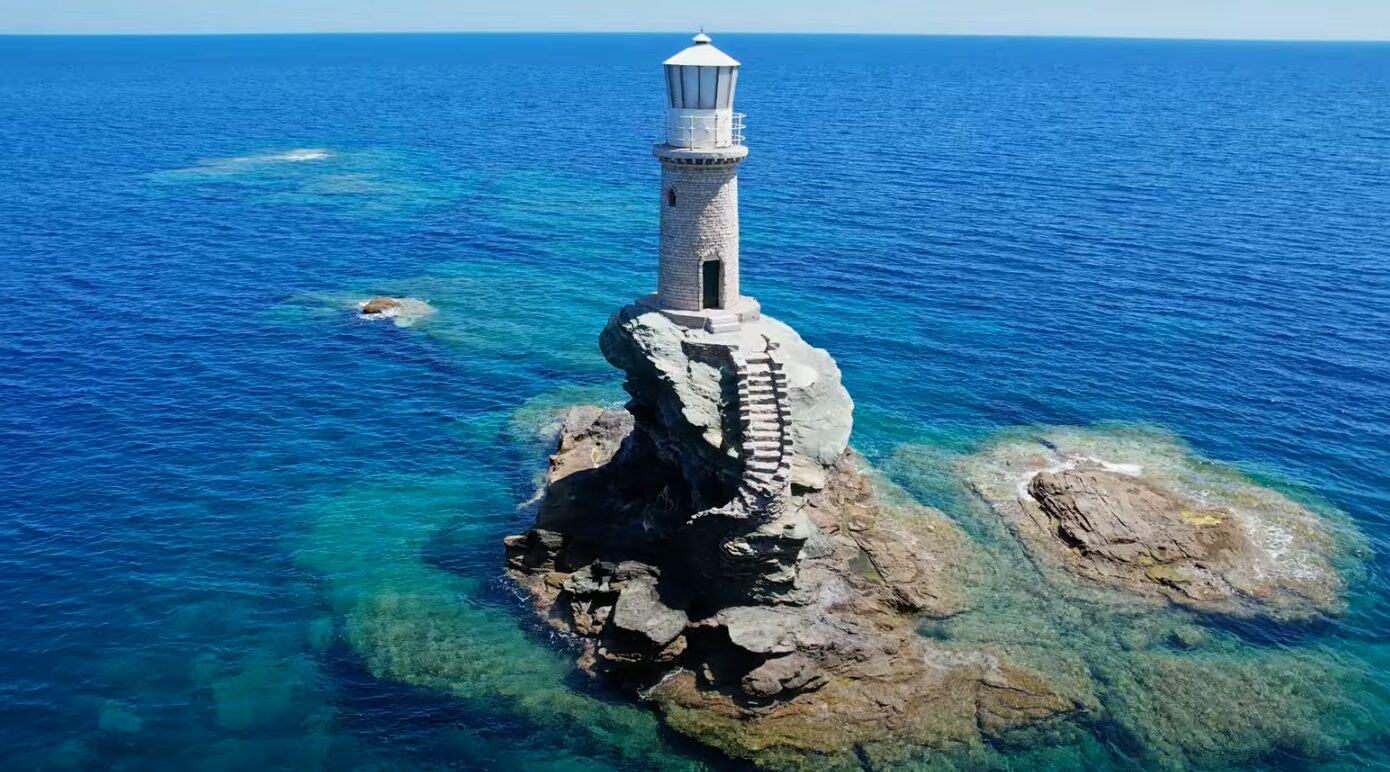 Το ελληνικό νησί που βρίσκεται στα 24 μέρη με τους πιο εντυπωσιακούς ...