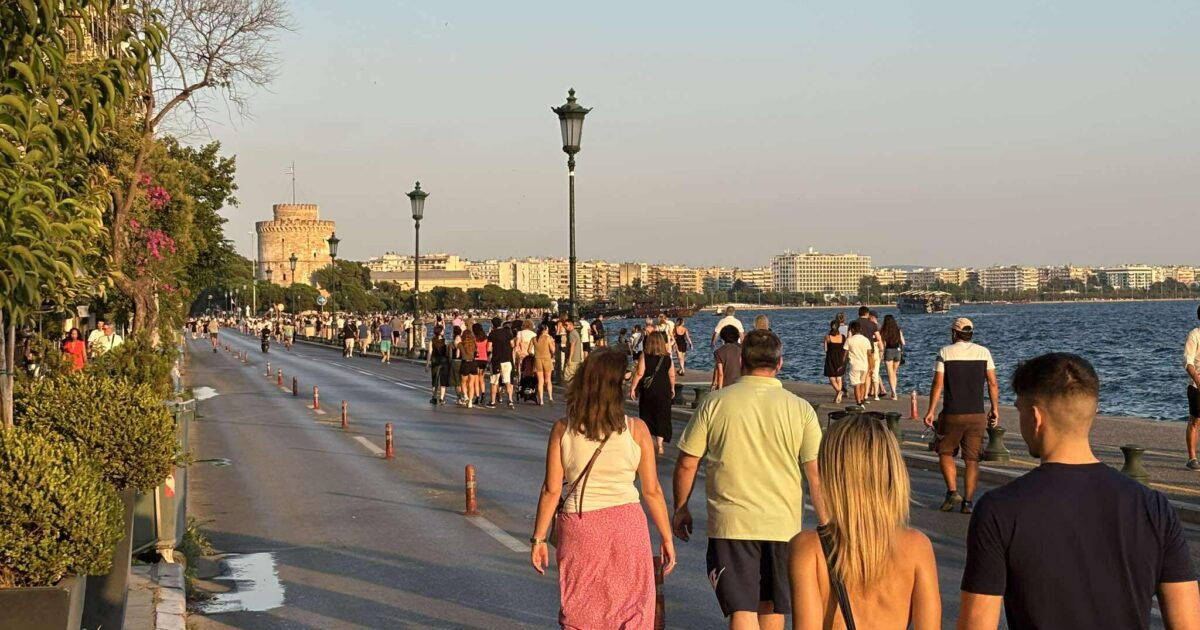 ΕΙΚΟΝΕΣ: Πεζοδρόμιο για τους Θεσσαλονικείς και τους τουρίστες σήμερα η ...