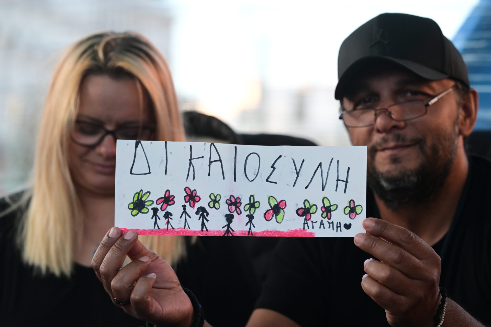 ΕΙΚΟΝΕΣ: Πλήθος κόσμου και σήμερα στο Σύνταγμα για τον Πάνο Ρούτσι ...