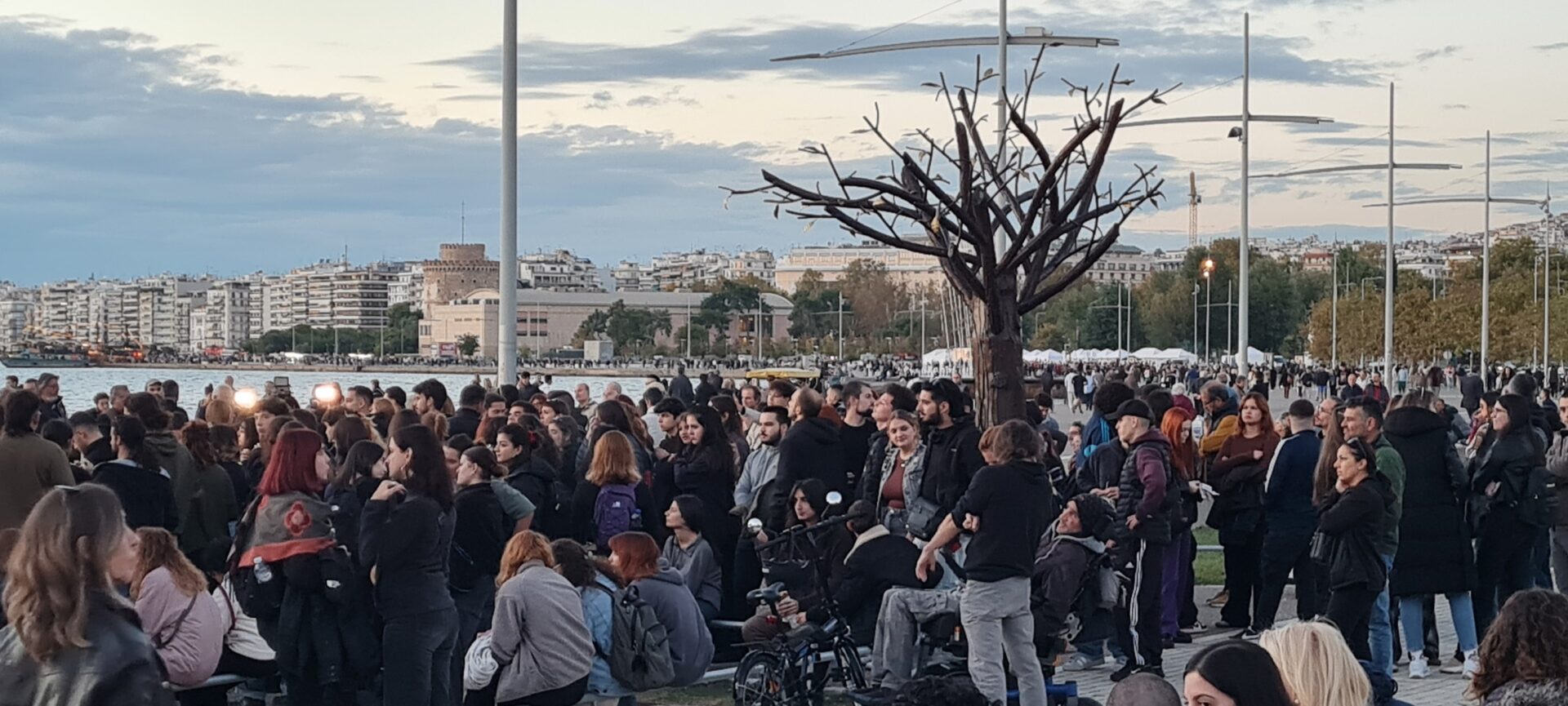 Θεσσαλονίκη: Συγκέντρωση στο «Δέντρο της Μνήμης» για τον απεργό πείνας ...
