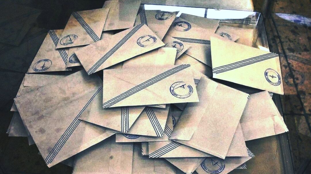 Τα «όμορφα» κόμματα, όμορφα καίγονται | Parallaxi Magazine