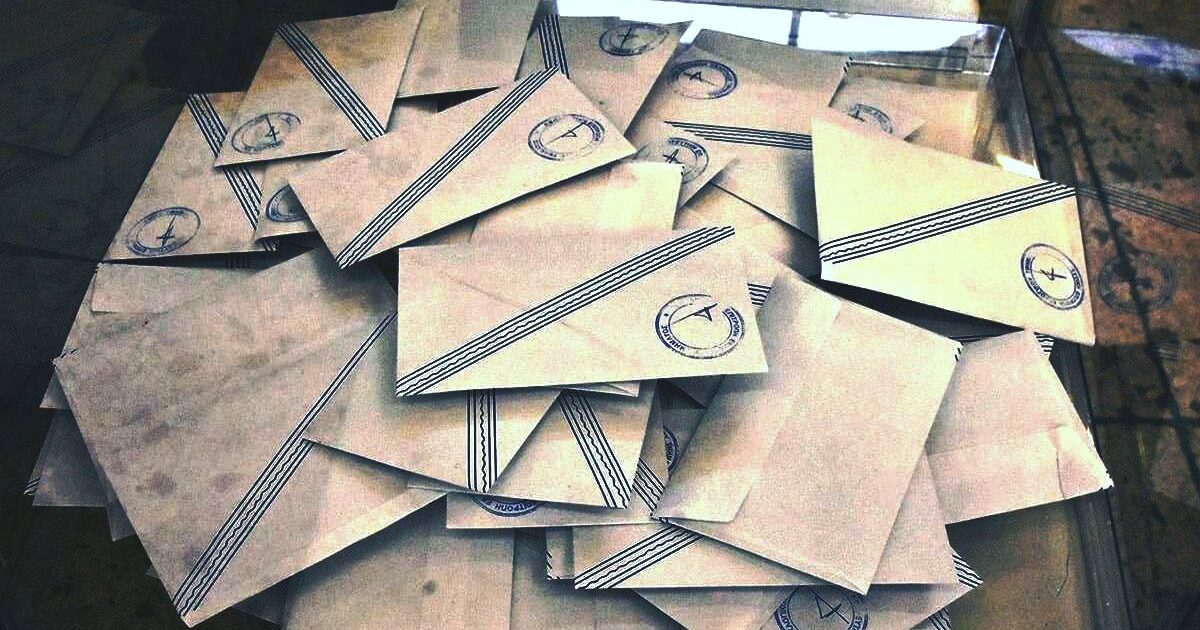 Τα «όμορφα» κόμματα, όμορφα καίγονται | Parallaxi Magazine