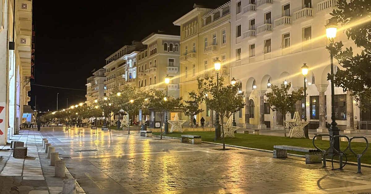 ΕΙΚΟΝΕΣ: Έρημη πόλη η Θεσσαλονίκη από νωρίς λόγω… ψύχους | Parallaxi ...