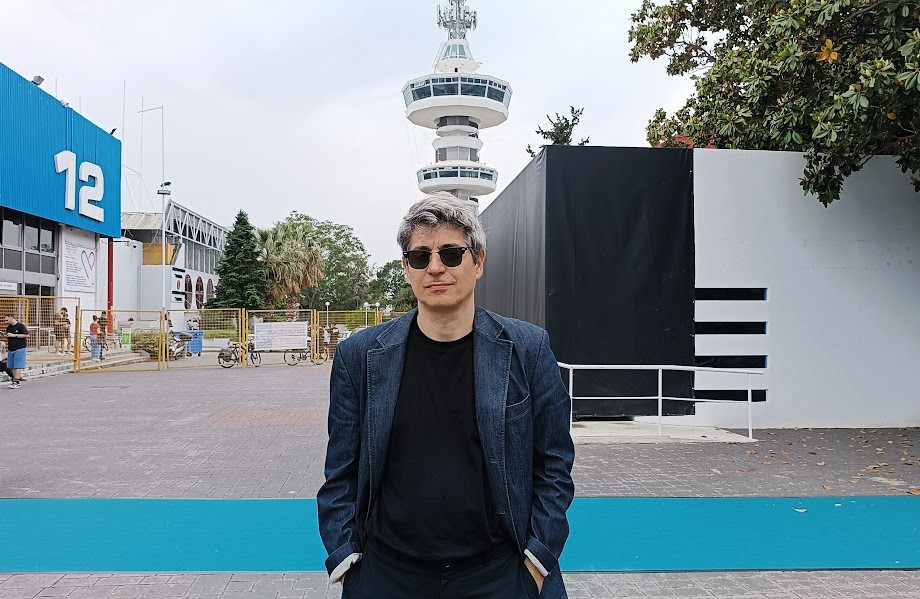 «Πρόσωπα…αλλιώς»: Μάκης Μαλαφέκας | Parallaxi Magazine